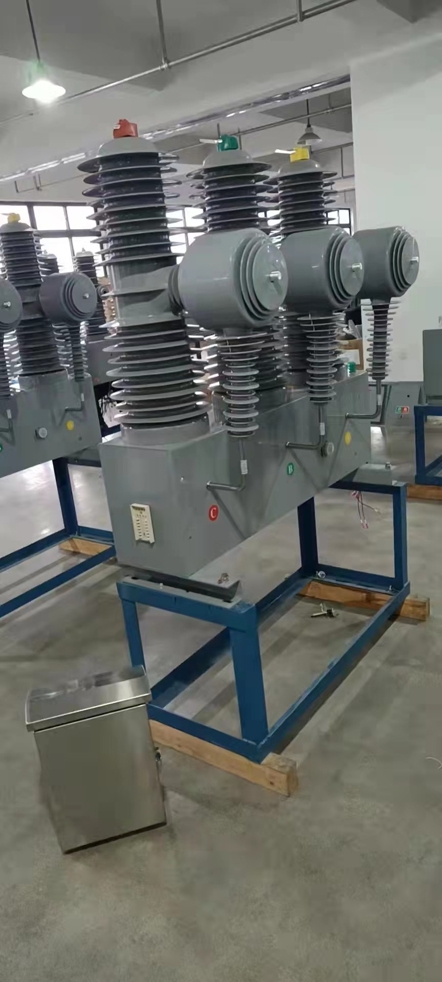 40.5KV outdoor Vacuum Type Circuit Breaker With Voltage transformer