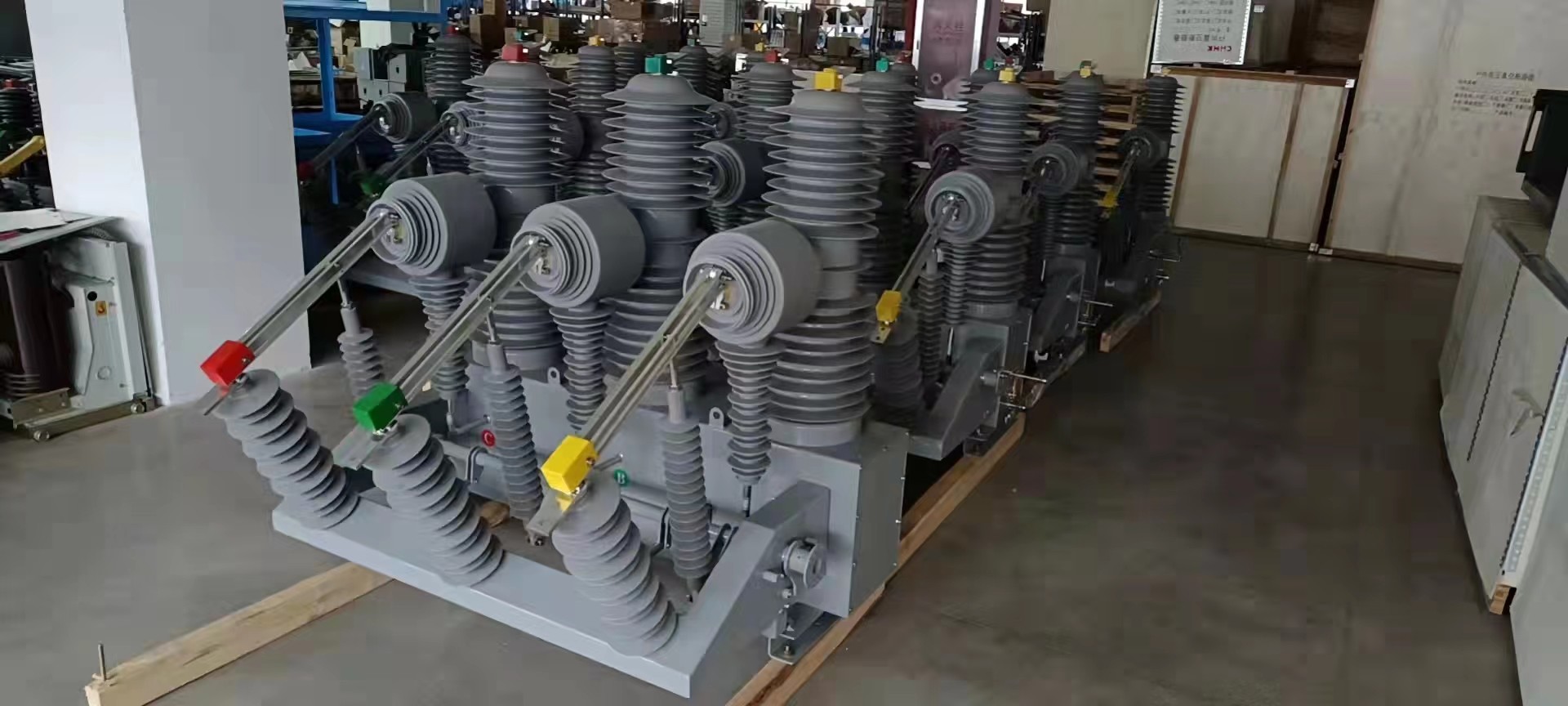 40.5KV outdoor Vacuum Type Circuit Breaker With Voltage transformer