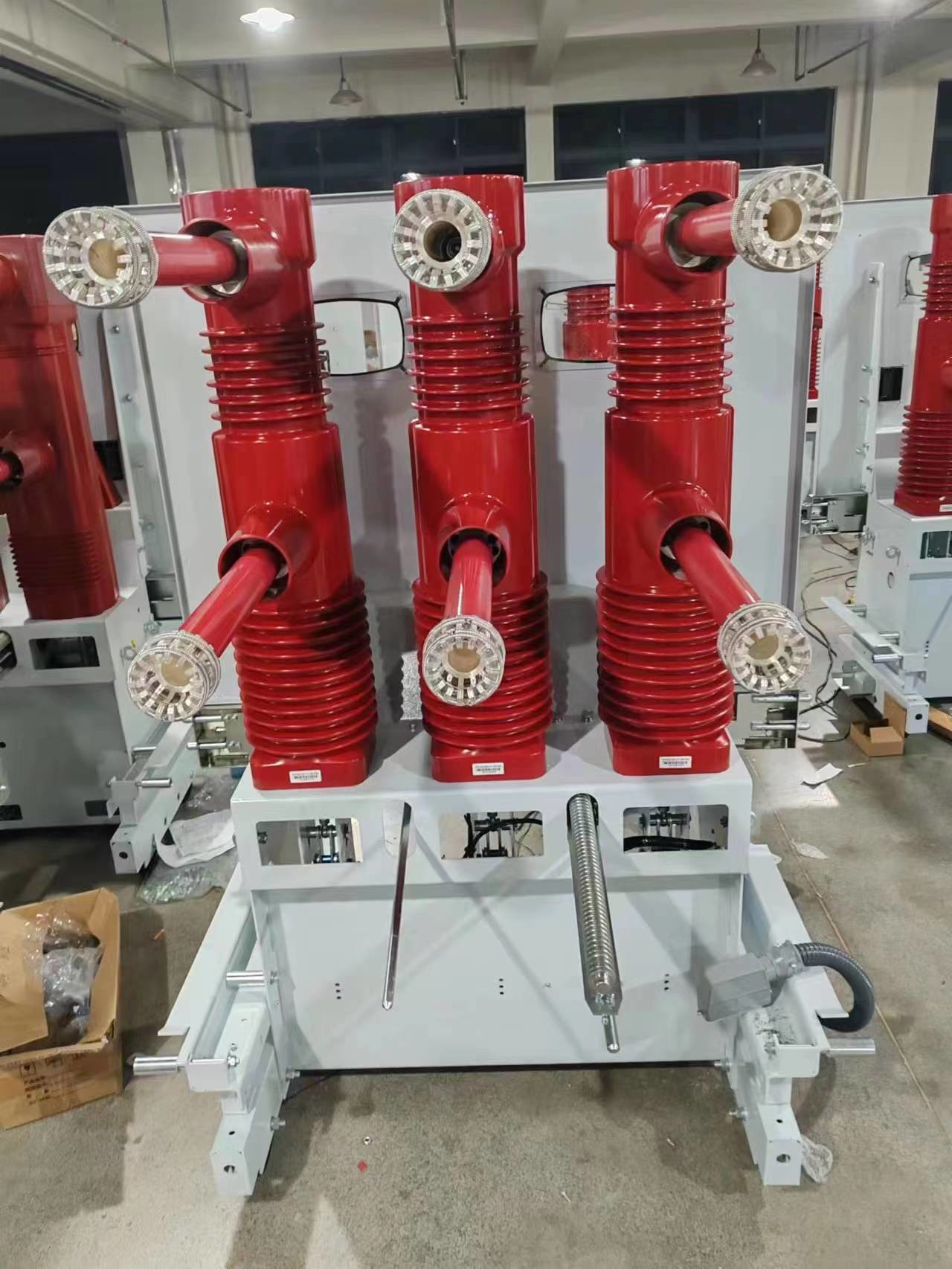 Indoor Vacuum Three Phase Circuit Breaker 40.5 KV High Voltage 2000A ...