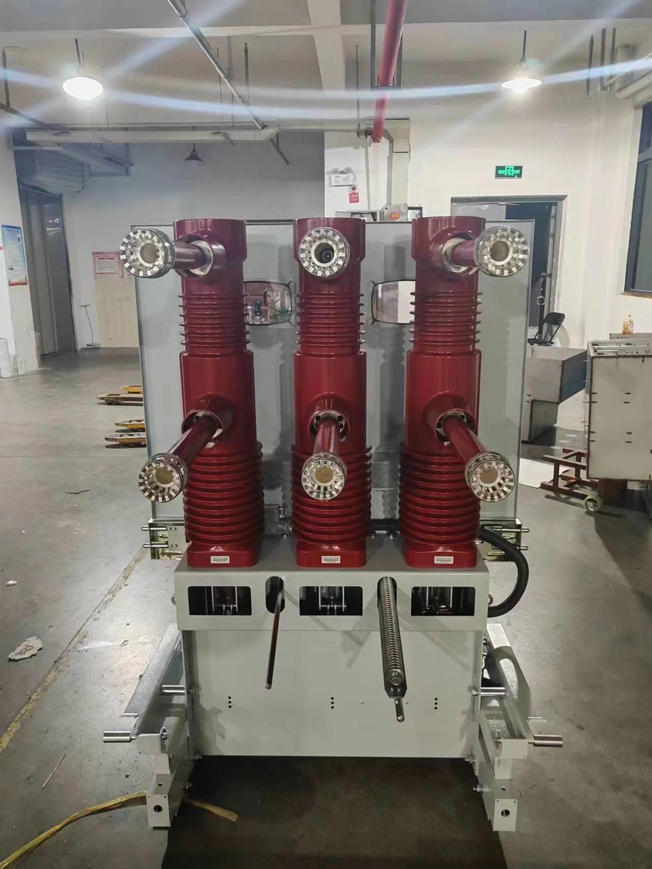 Indoor Vacuum Three Phase Circuit Breaker 40.5 KV High Voltage 2000A ...