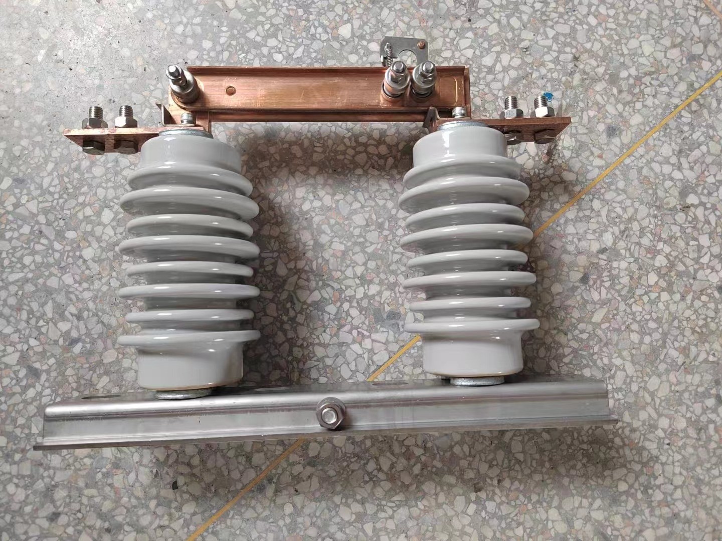 12kV Outdoor High Voltage Disconnect Switch , High Voltage Isolator ...