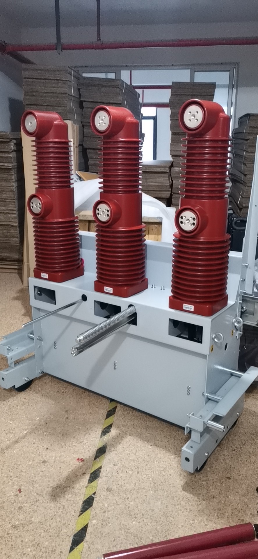 AC Indoor Type Vacuum Three Phase Circuit Breaker 40.5 KV High Voltage ...