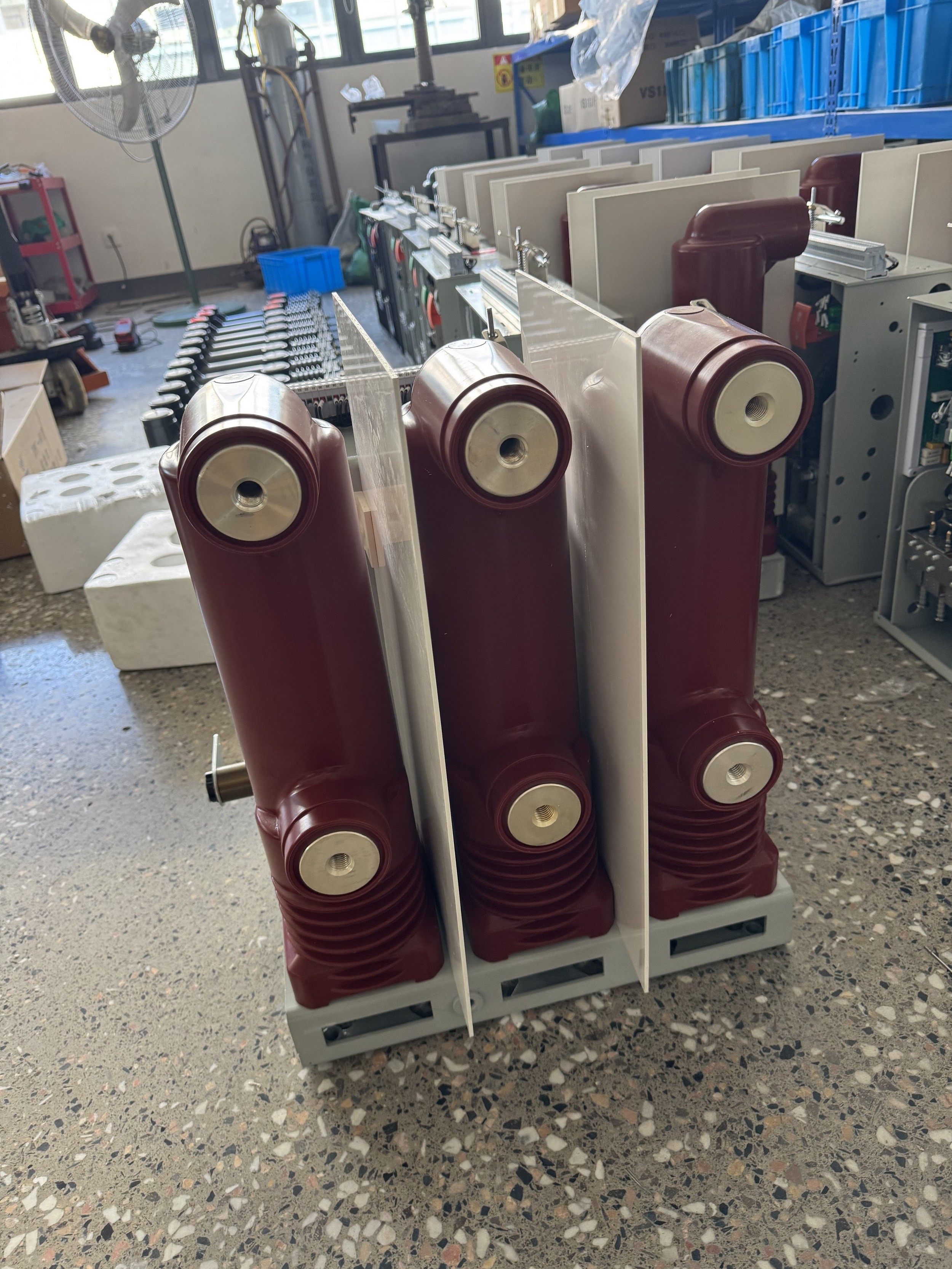 550 Mm Indoor Vacuum Circuit Breaker 12kv/630A High Voltage With Spacer ...