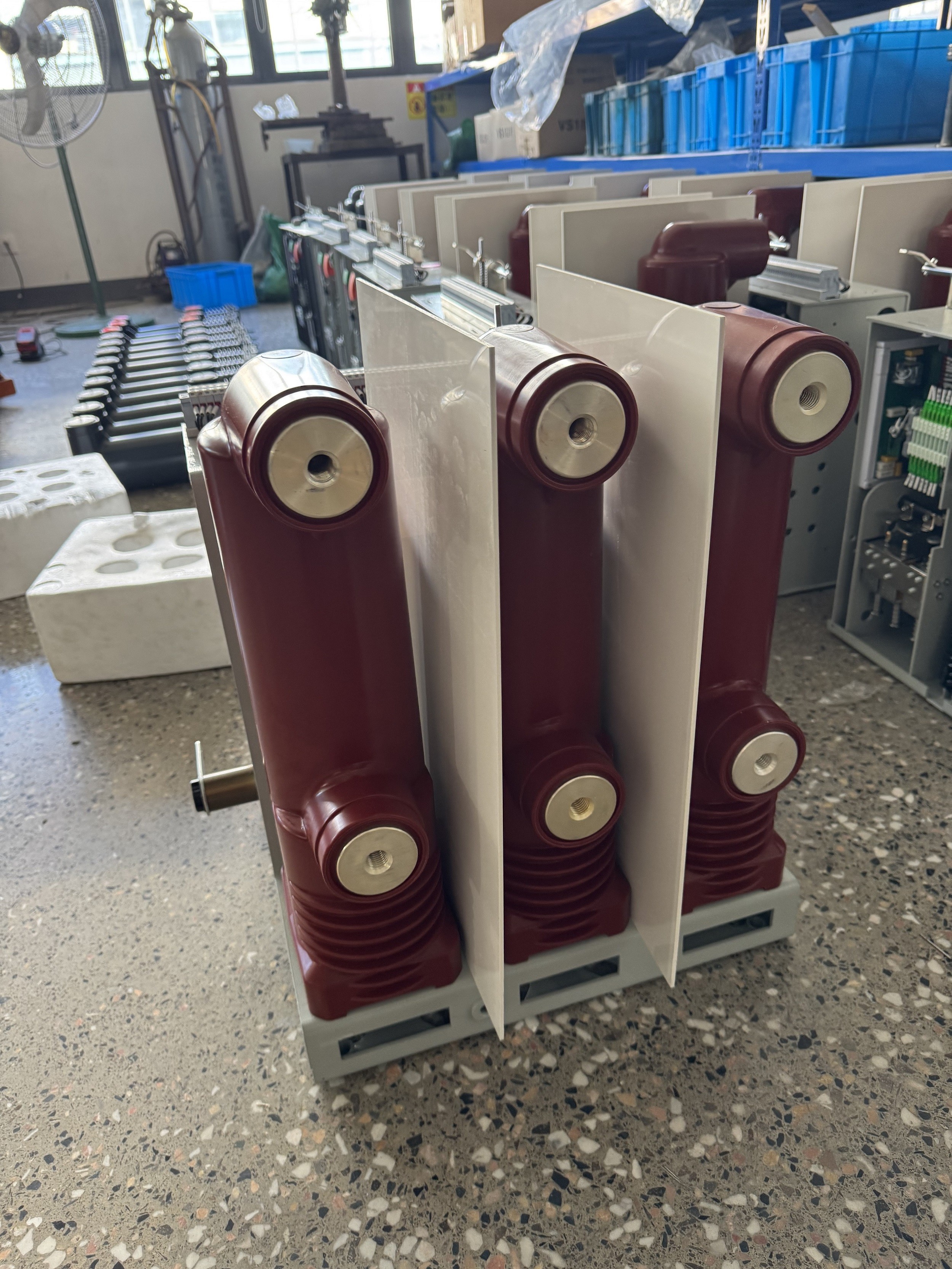 550 Mm Indoor Vacuum Circuit Breaker 12kv/630A High Voltage With Spacer ...