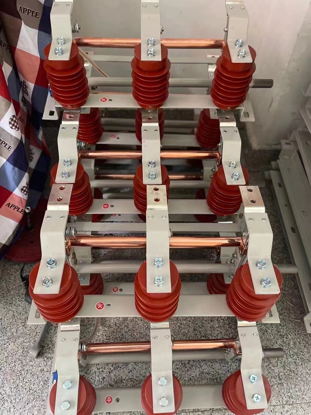 10kv Indoor Earthing Switch Jn15-12/31.5 With 150mm To 275mm Pole In ...