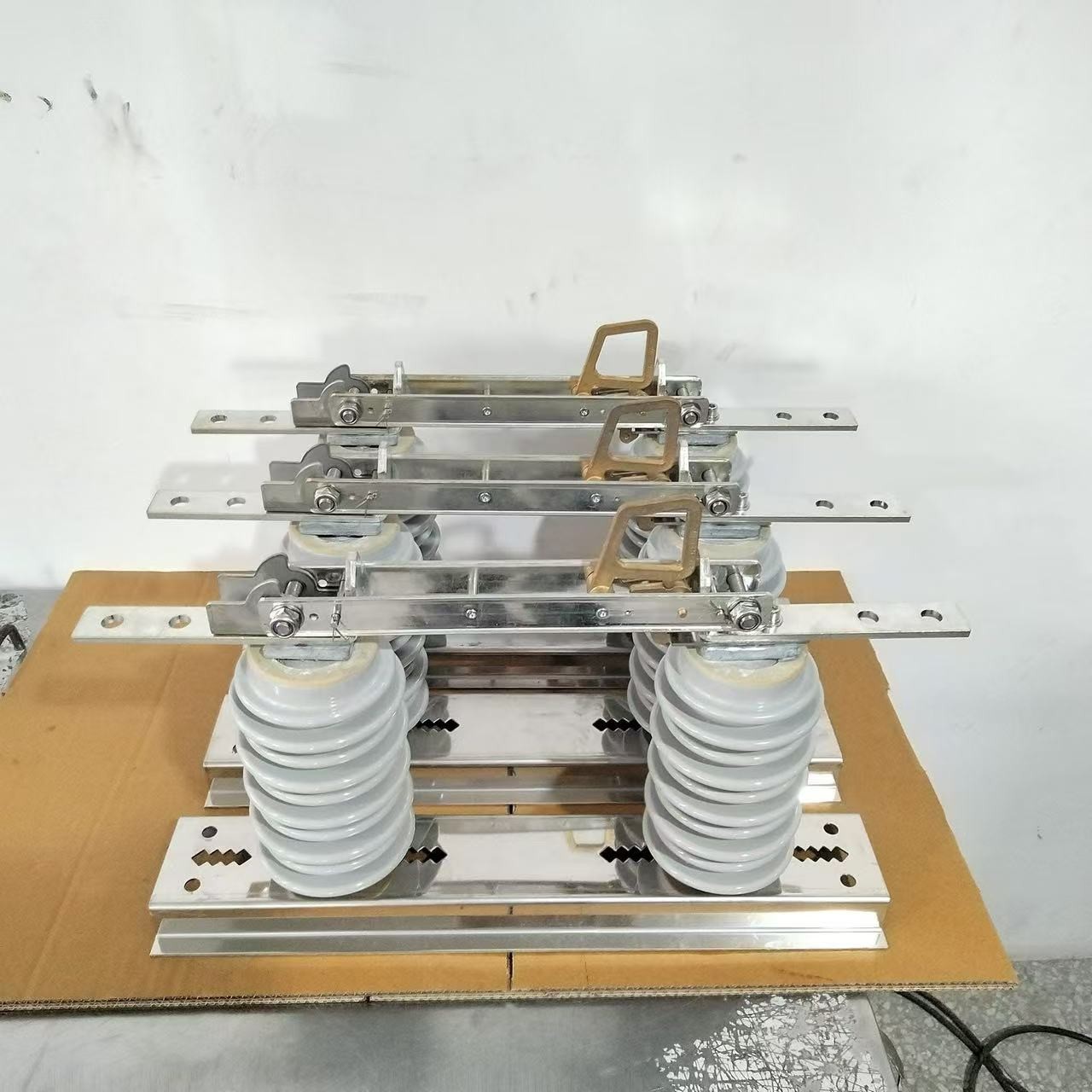 11kV Outdoor High Voltage Disconnect Switch , High Voltage Isolator ...