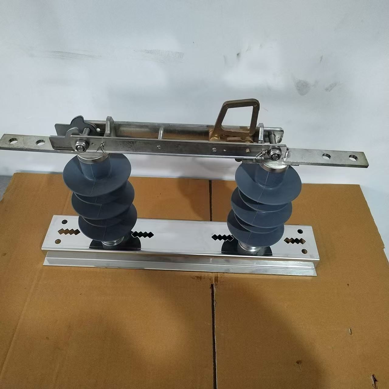 11kV Outdoor High Voltage Disconnect Switch , High Voltage Isolator ...