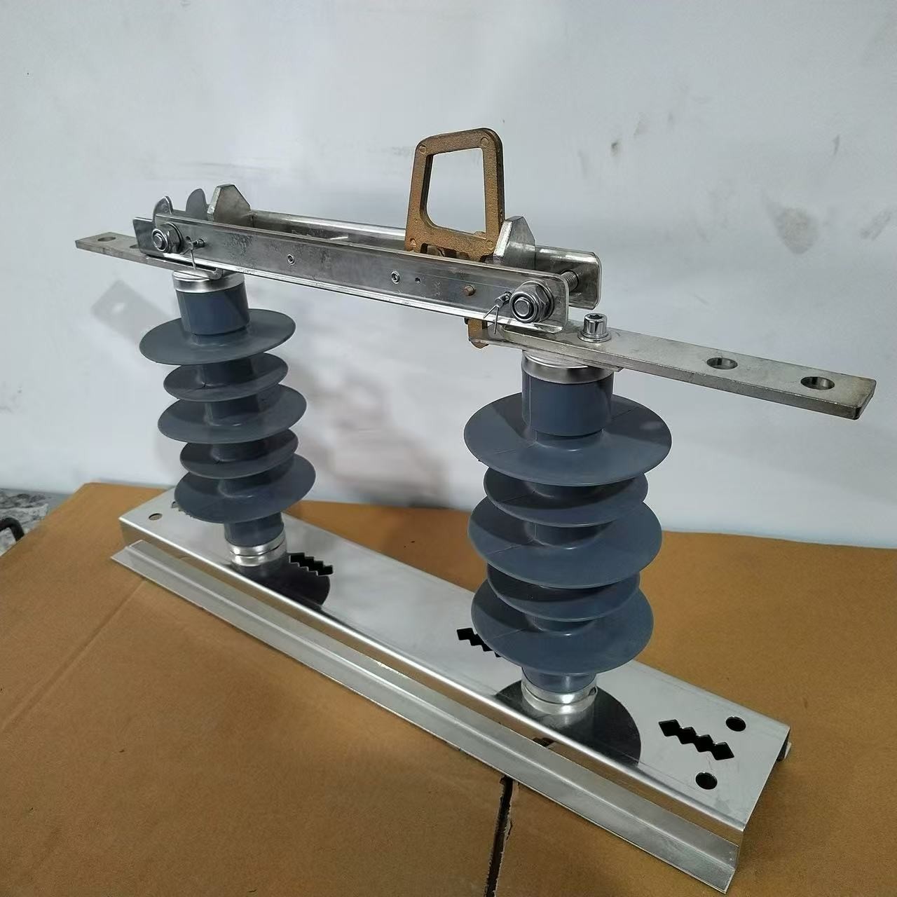 11kV Outdoor High Voltage Disconnect Switch , High Voltage Isolator ...