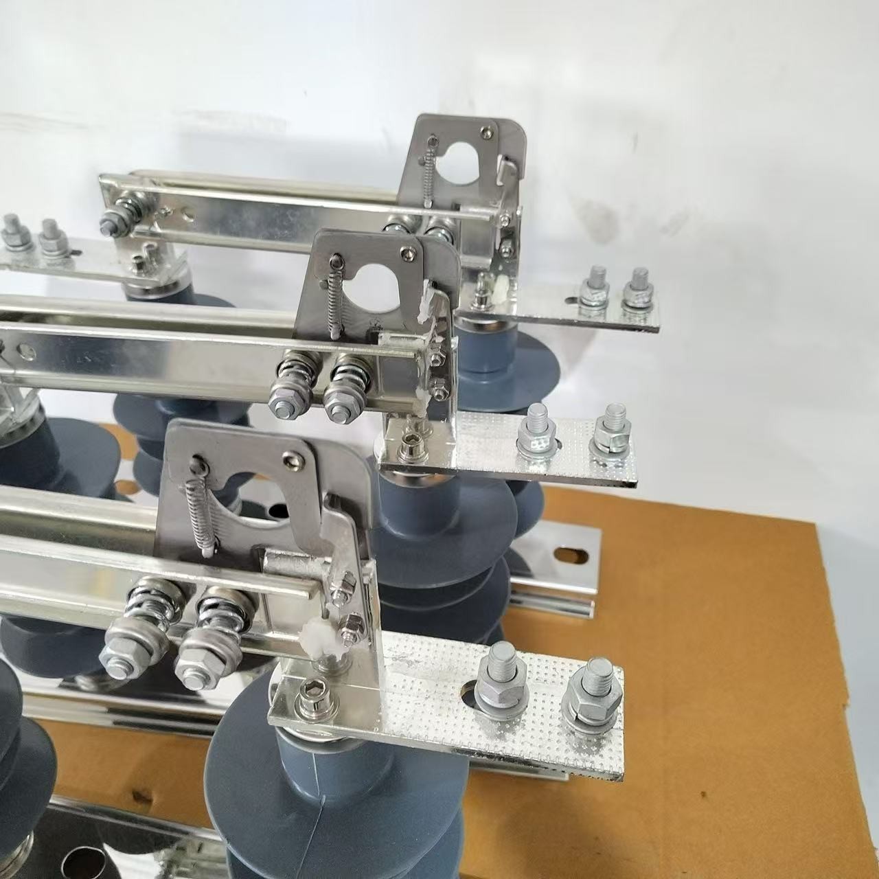 11kV Outdoor High Voltage Disconnect Switch , High Voltage Isolator ...